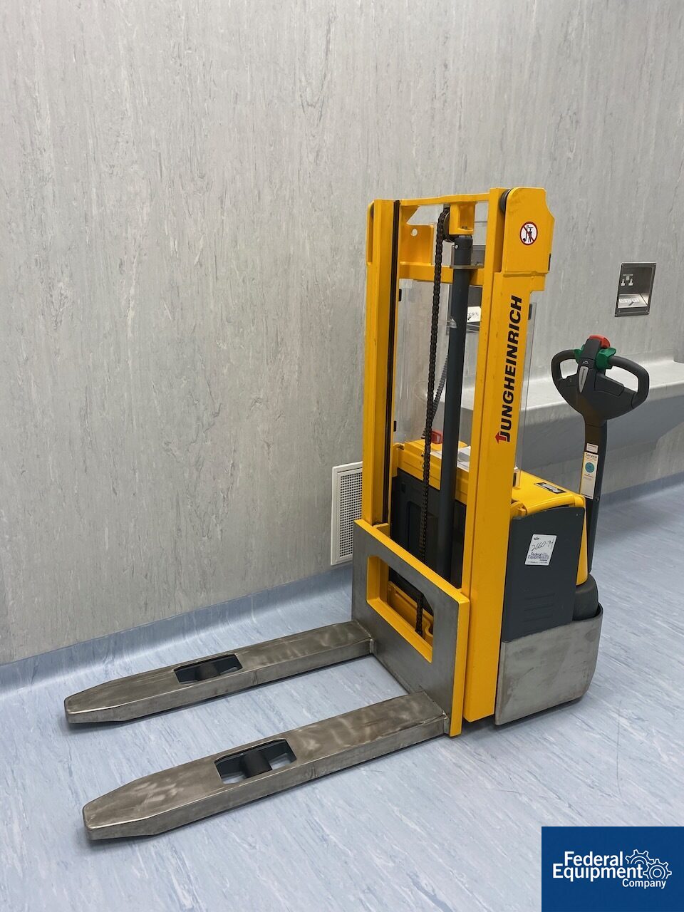 Han Shang Pallet Jack, 2,500 KG | Federal Equipment Company